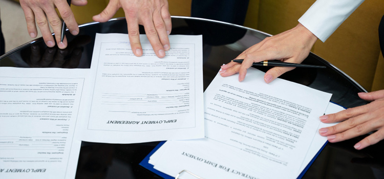 Differences Between Void & Voidable Contracts & Agreements